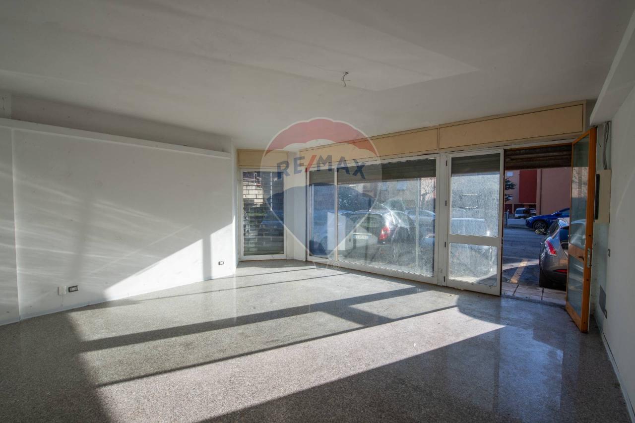 Negozio in affitto a Senigallia