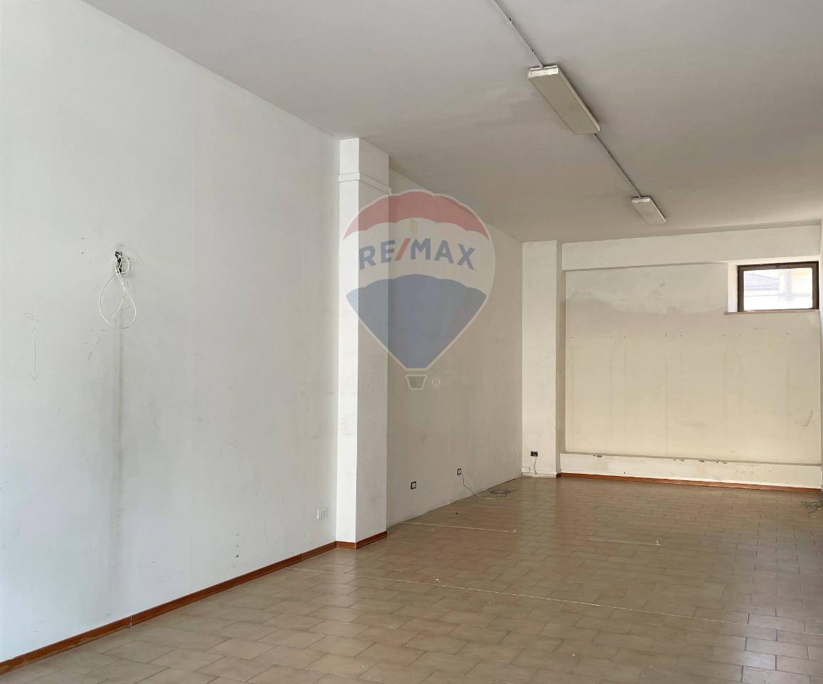 Negozio in vendita a Jesi