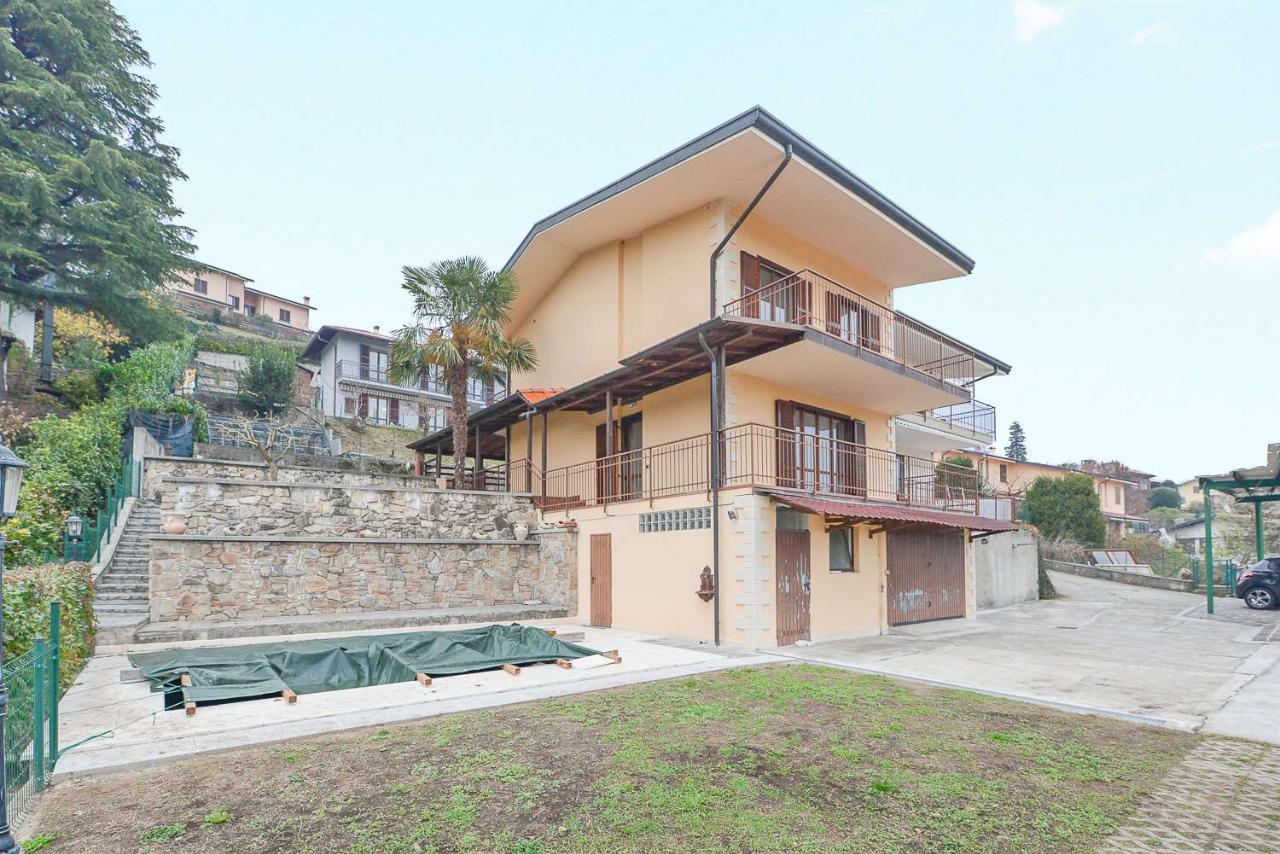 Porzione di villa in vendita a Merone