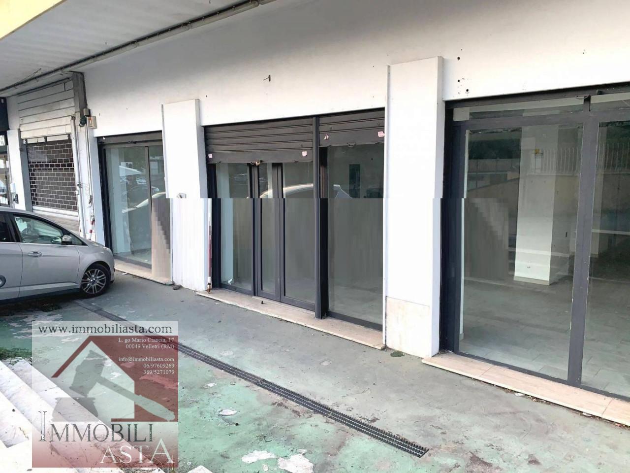 Negozio in affitto a Velletri