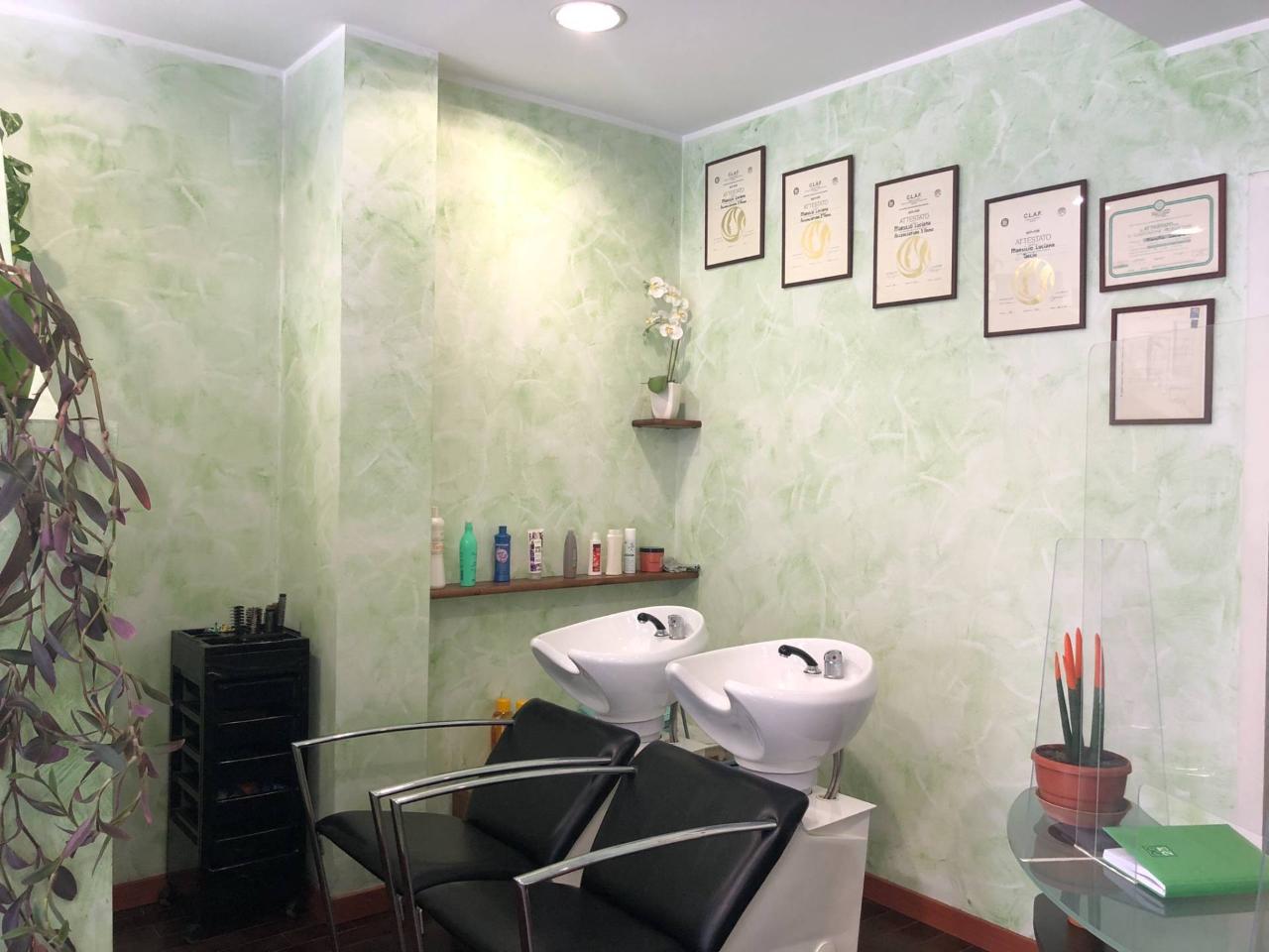 Esercizio commerciale in vendita a Albizzate