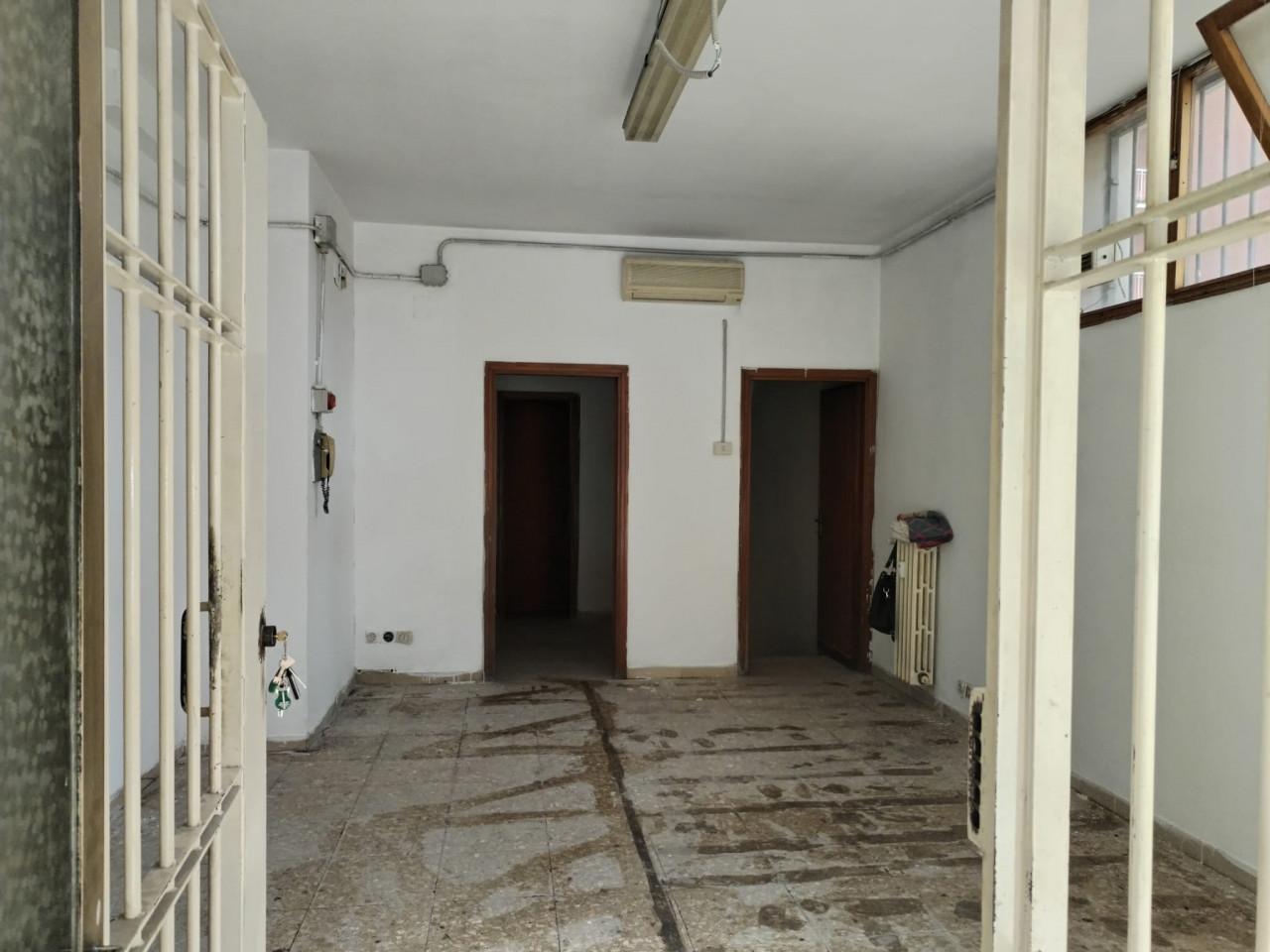 Negozio in affitto a Scandicci