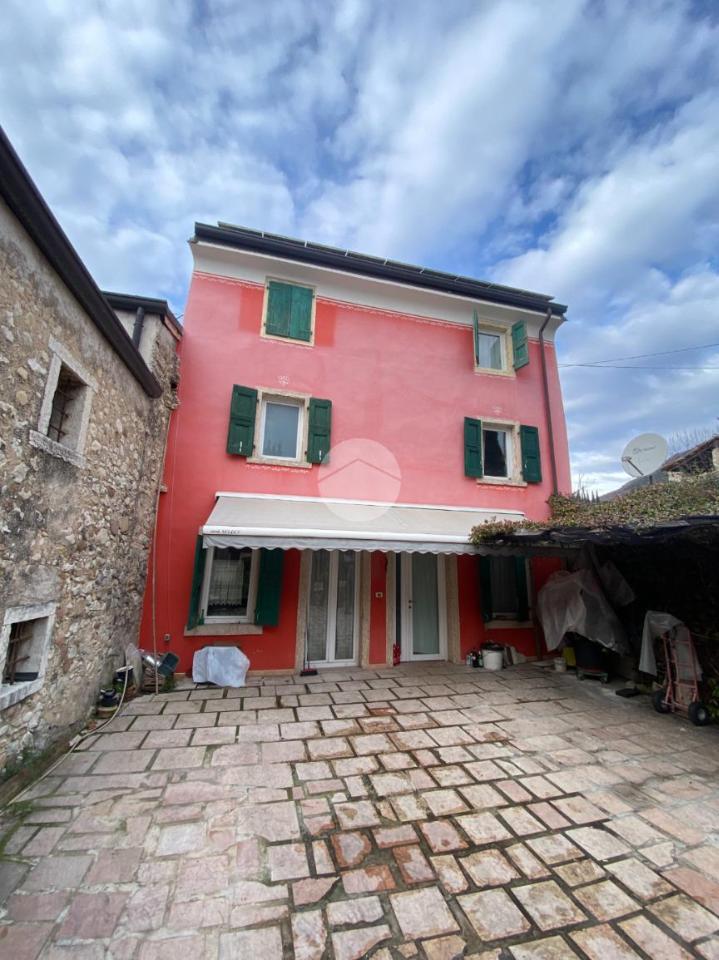 Rustico in vendita a Caprino Veronese