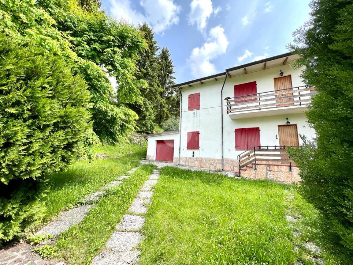 Villa in vendita a Ferrara Di Monte Baldo