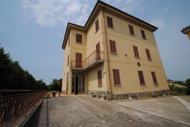 Casa indipendente in vendita a Canneto Pavese
