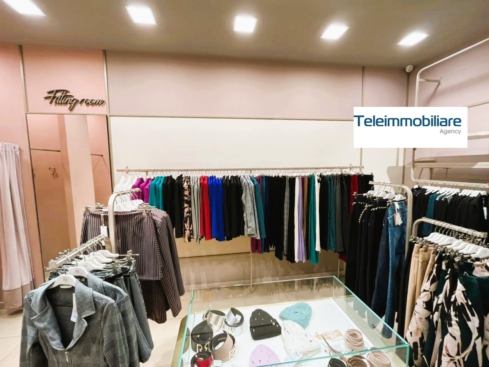 Locale commerciale in vendita a Terracina