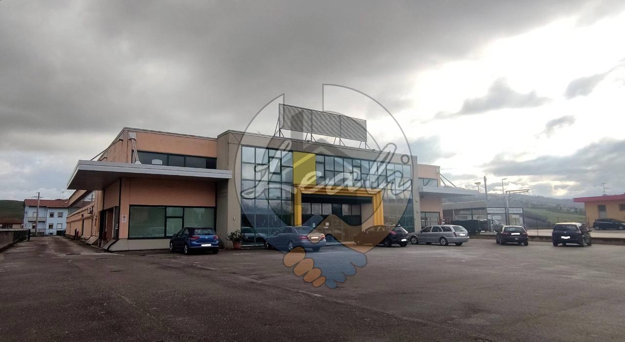 Capannone in vendita a Tolentino