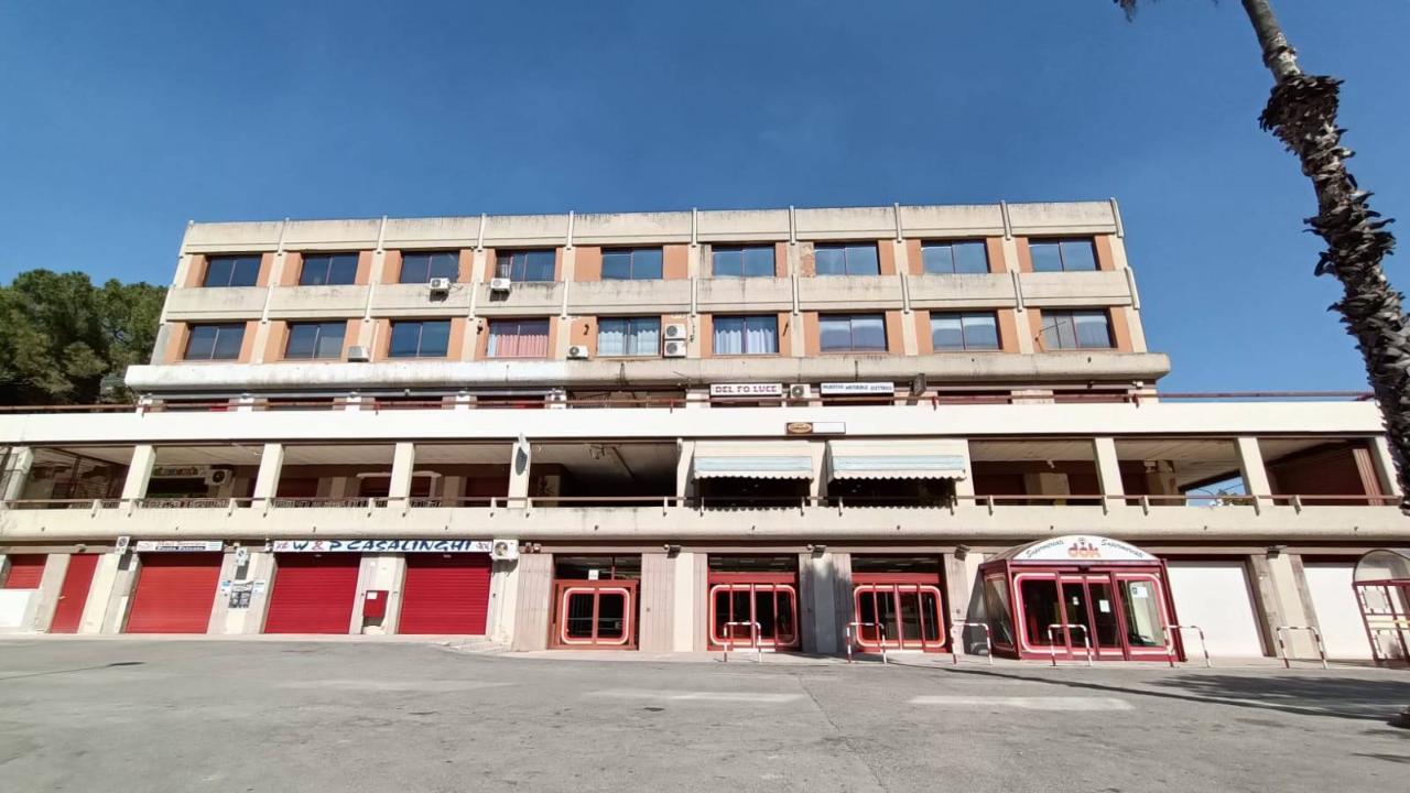 Esercizio commerciale in vendita a Lucera