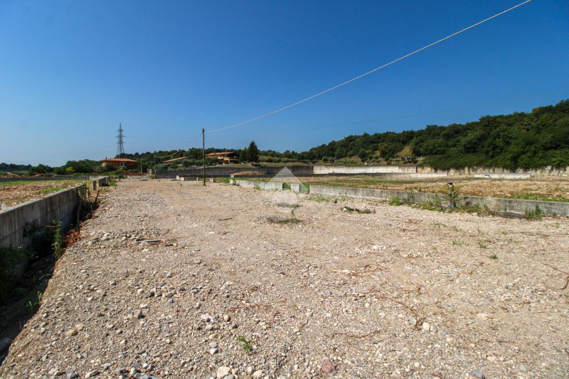 Capannone in vendita a Soiano Del Lago