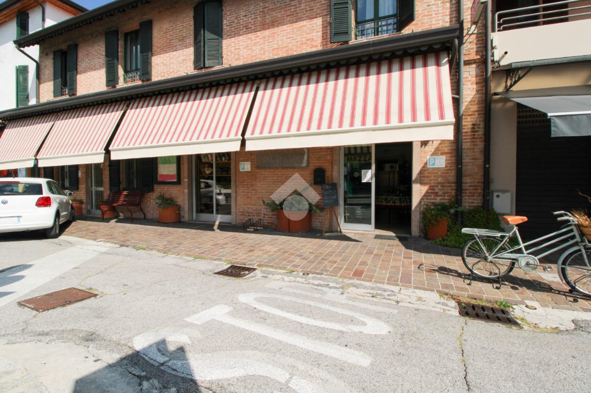 Negozio in affitto a Salo'