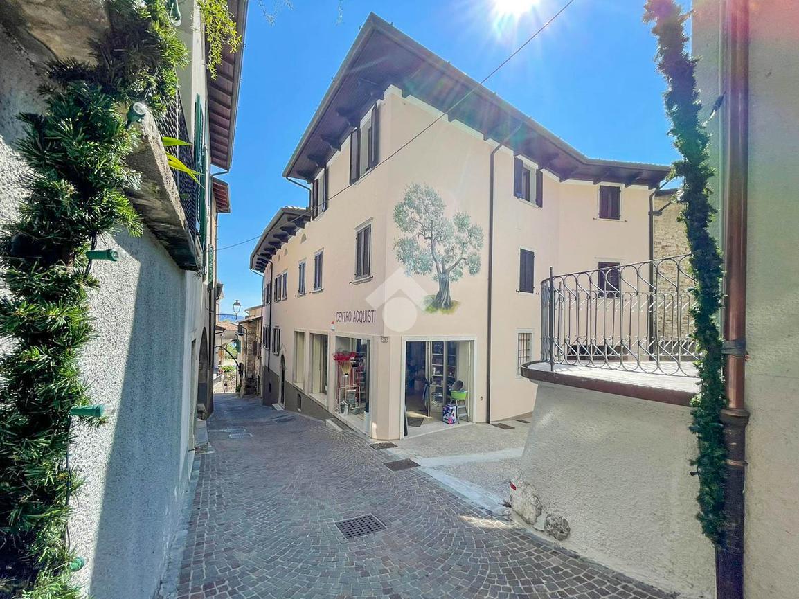 Negozio in affitto a Tignale