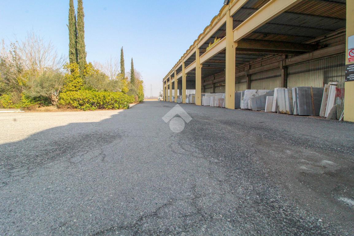 Capannone in vendita a Nuvolera