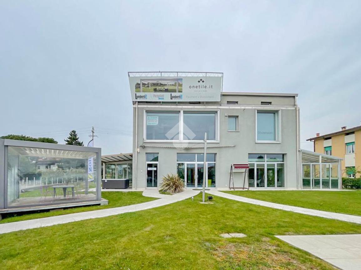 Negozio in vendita a Puegnago Sul Garda