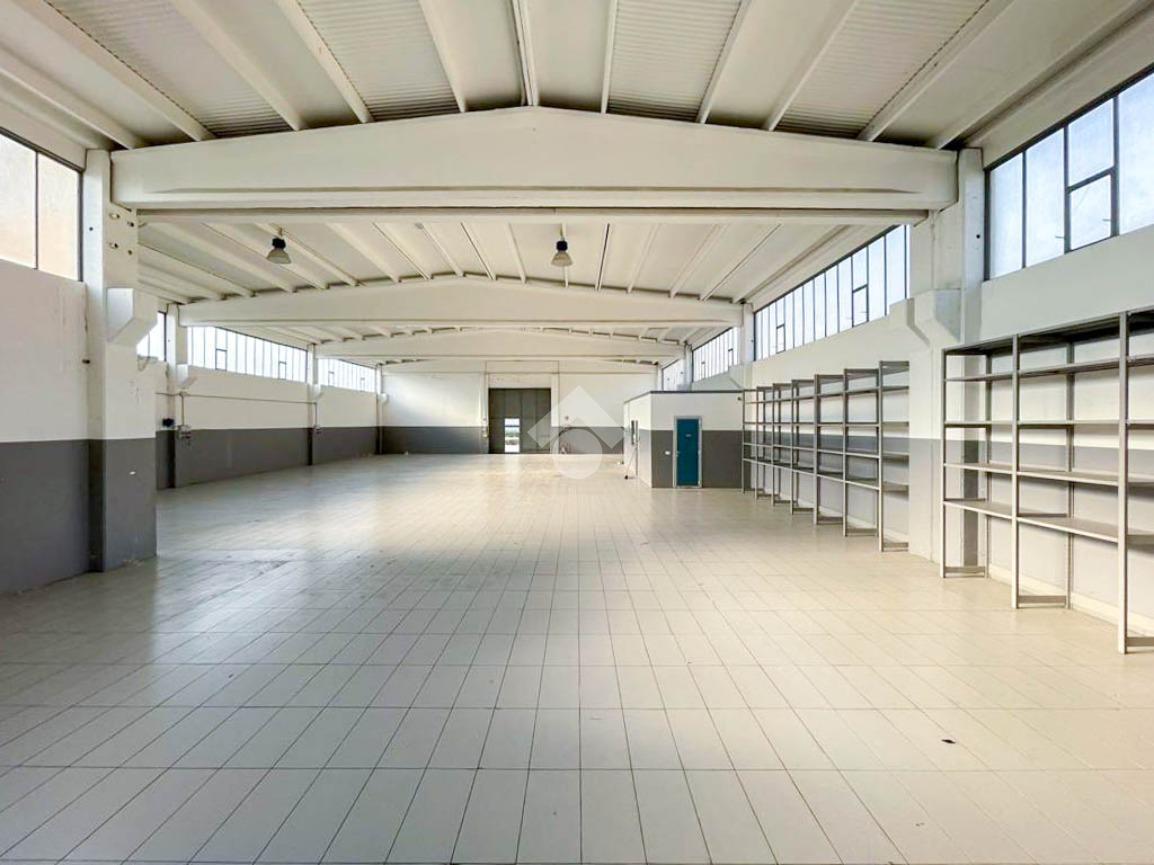 Capannone in vendita a Manerba Del Garda