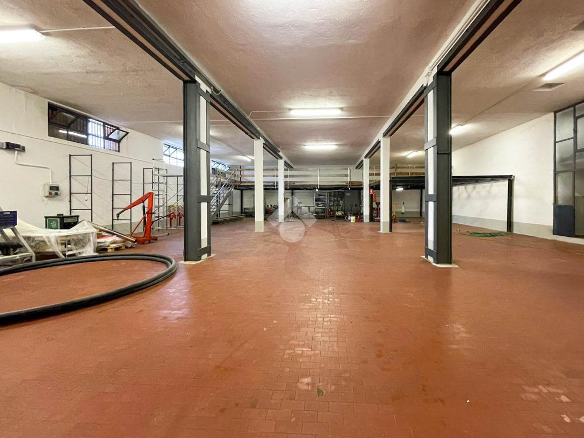 Magazzino in vendita a Salo'