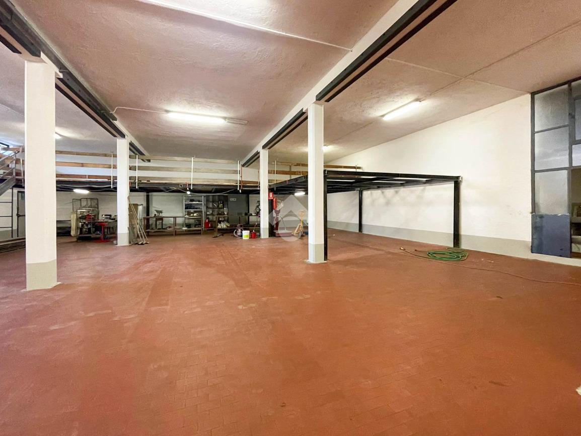 Magazzino in vendita a Salo'