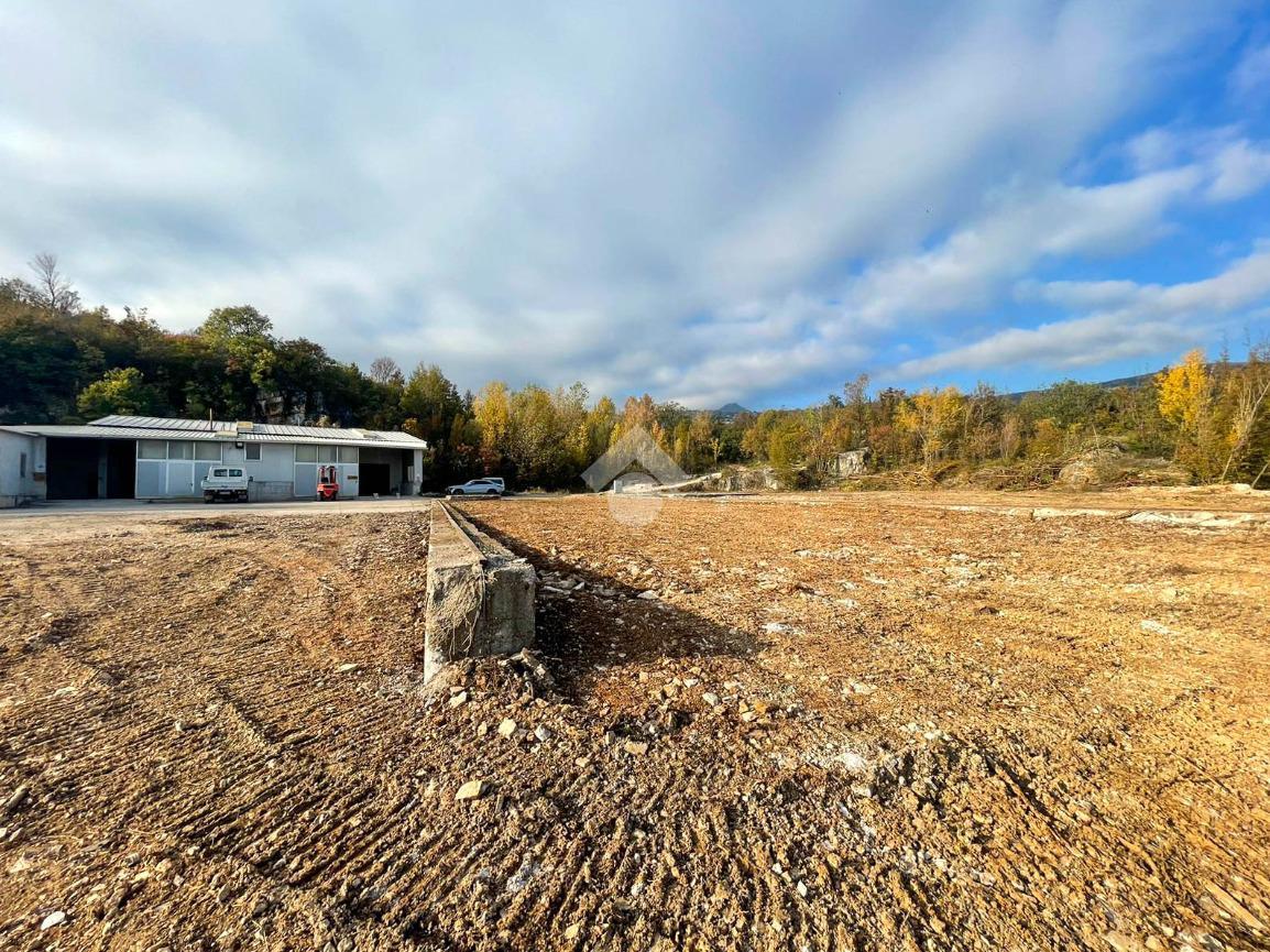 Capannone in vendita a Serle