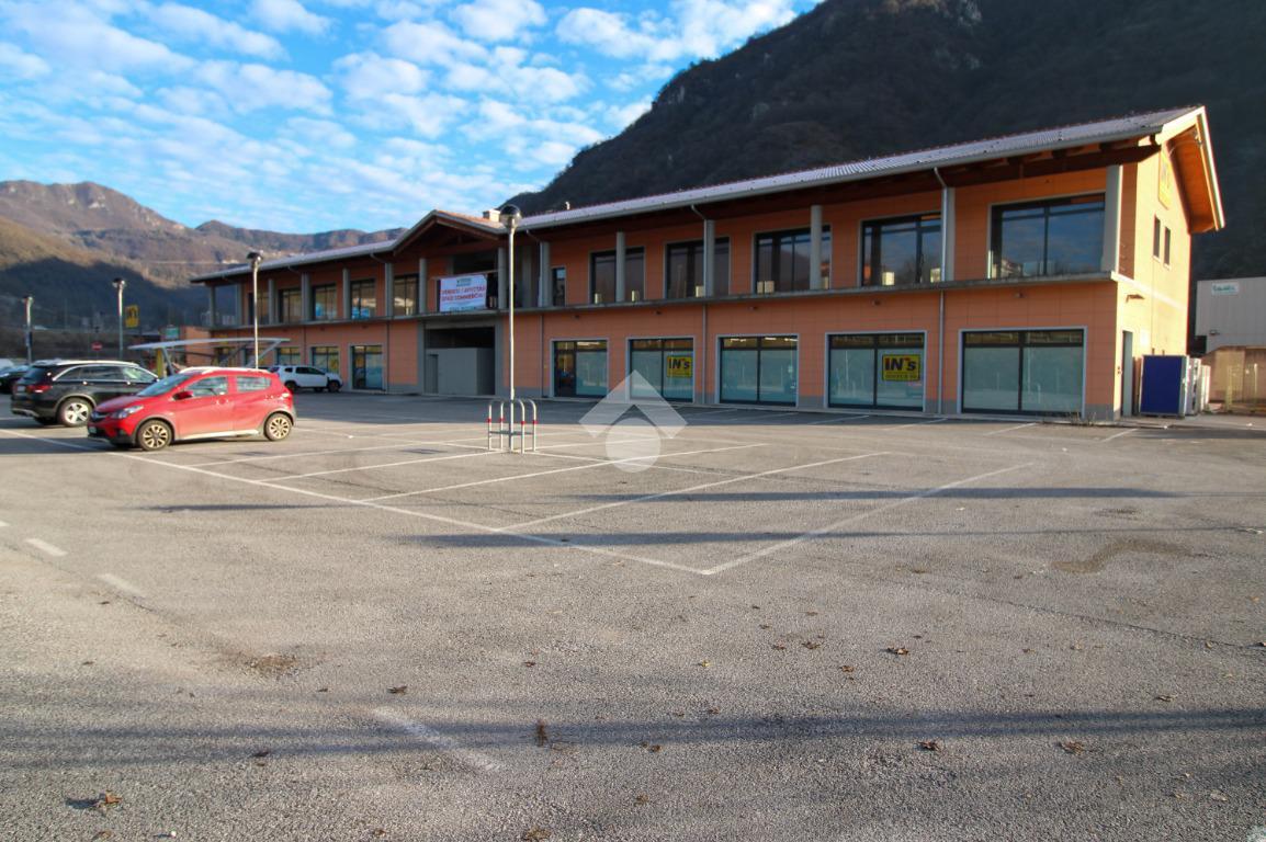 Negozio in vendita a Sabbio Chiese
