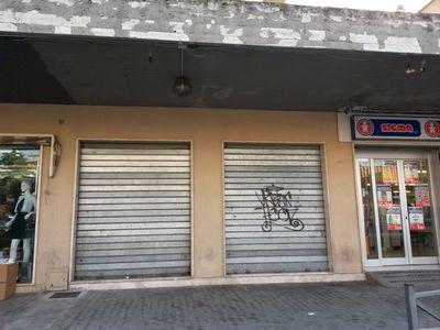 Locale commerciale in vendita a Colleferro