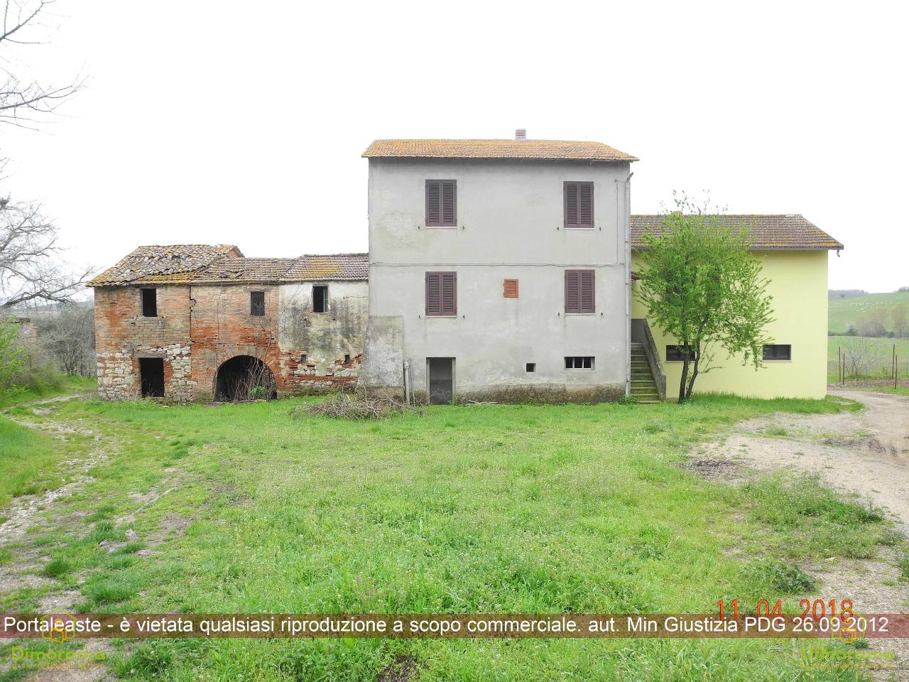 Terreno con rustico in vendita a Castiglione Del Lago