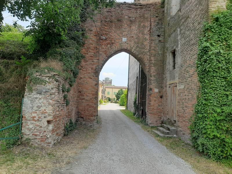 Casa colonica in vendita a Roverbella