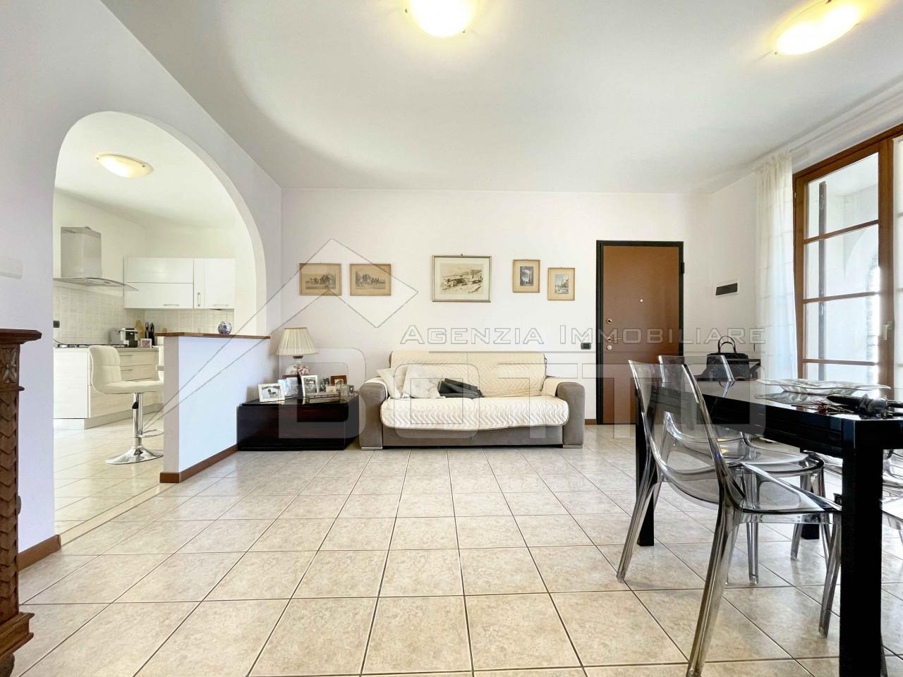 Appartamento in vendita a Pella