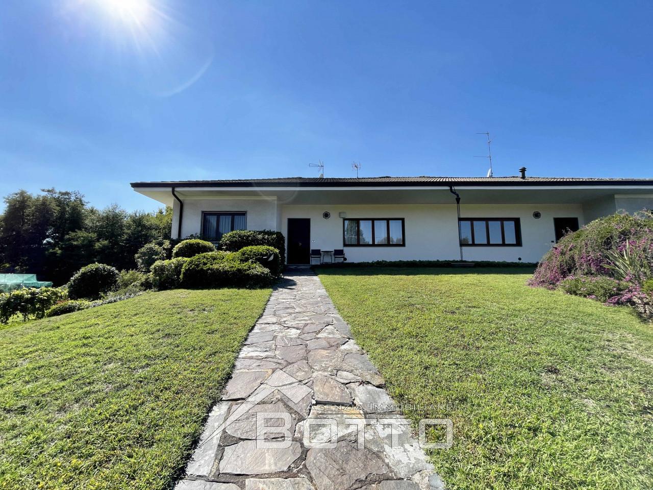 Villa in vendita a Bogogno