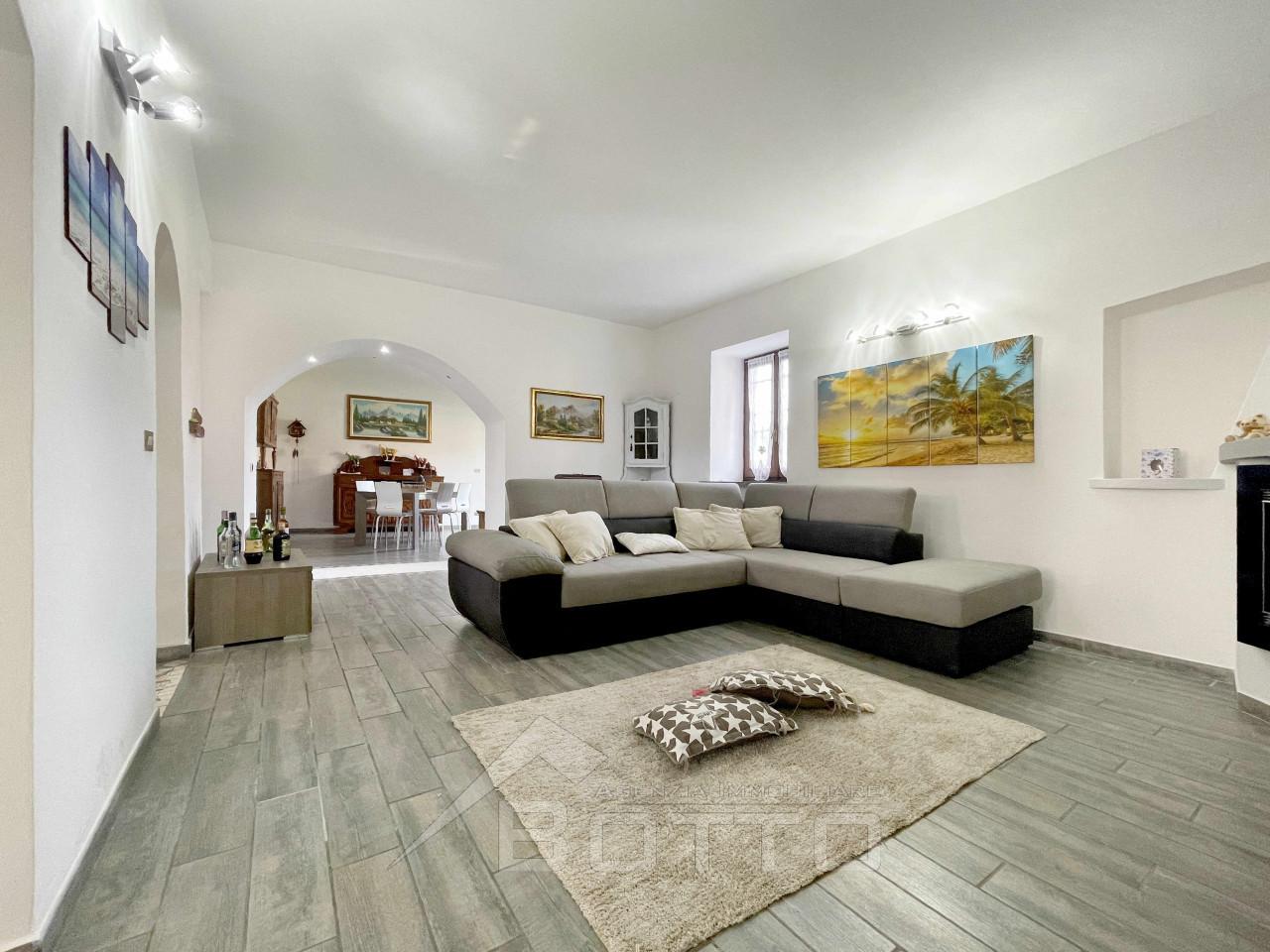 Casa indipendente in vendita a Cressa