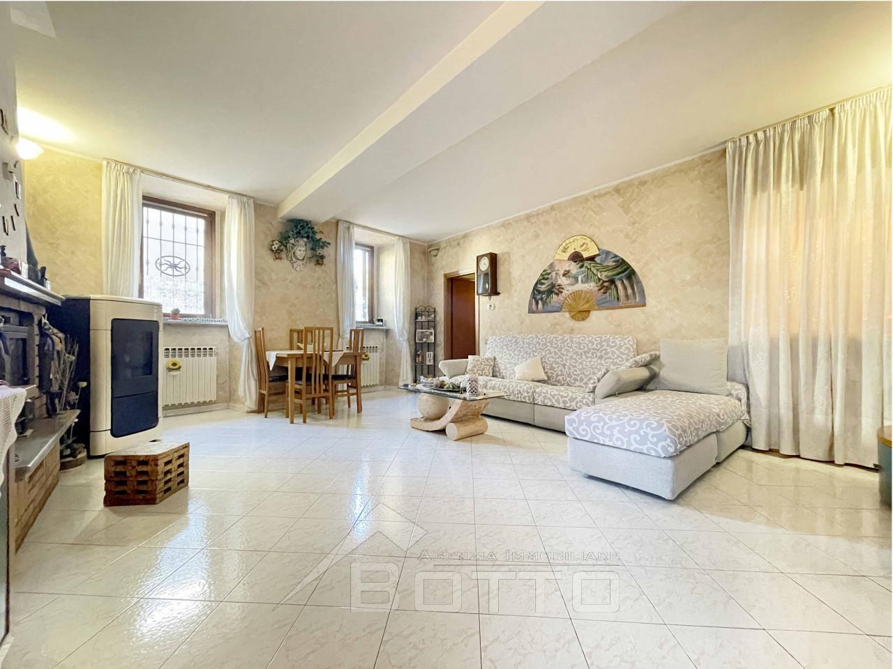 Casa indipendente in vendita a Momo