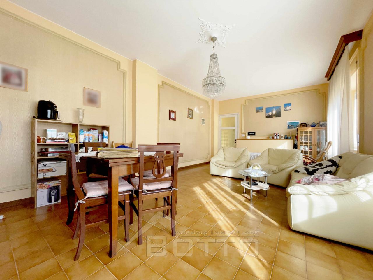 Casa indipendente in vendita a Boca