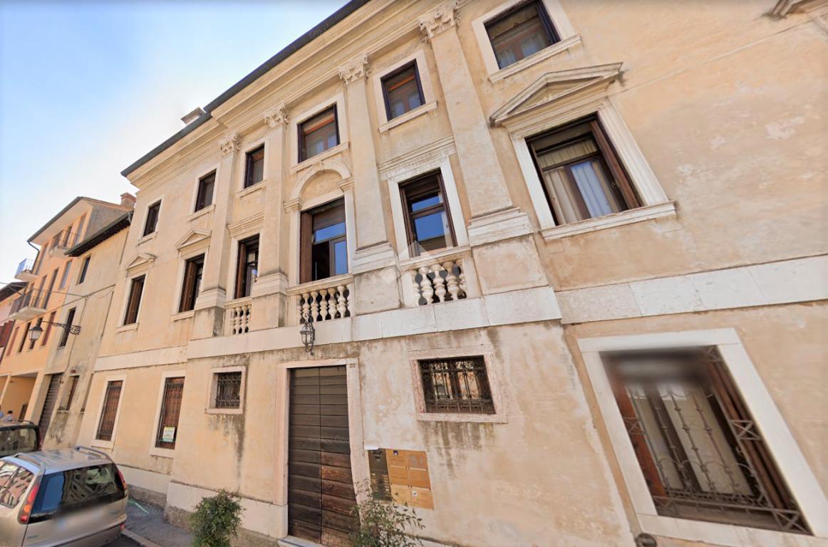 Negozio in affitto a Bassano Del Grappa