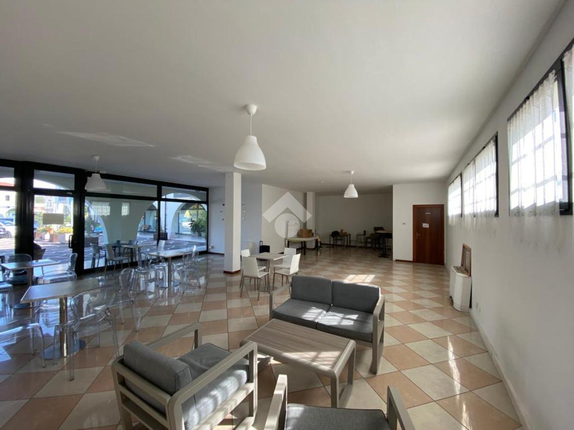 Negozio in affitto a Tezze Sul Brenta