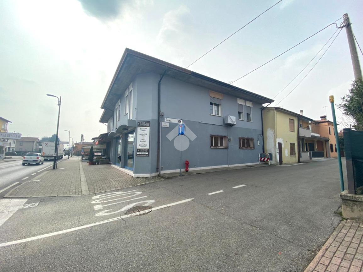 Negozio in vendita a Rosa'