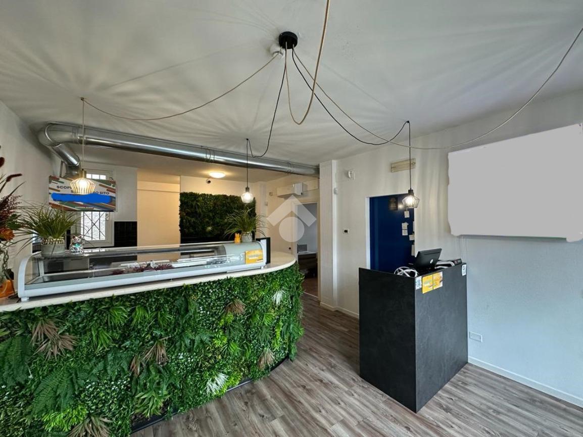 Negozio in vendita a Rosa'