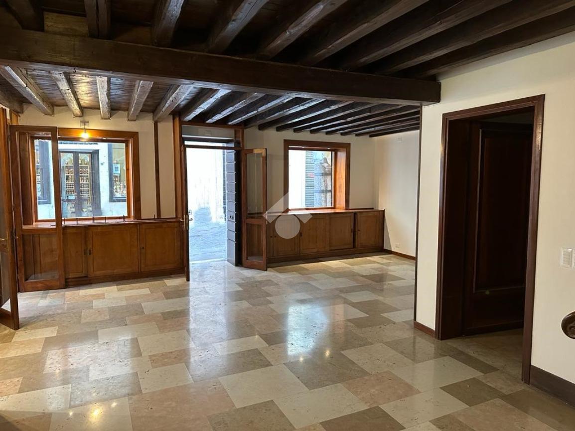 Negozio in affitto a Bassano Del Grappa