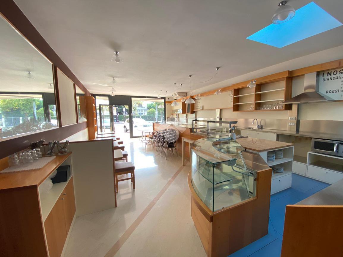 Negozio in affitto a Cassola