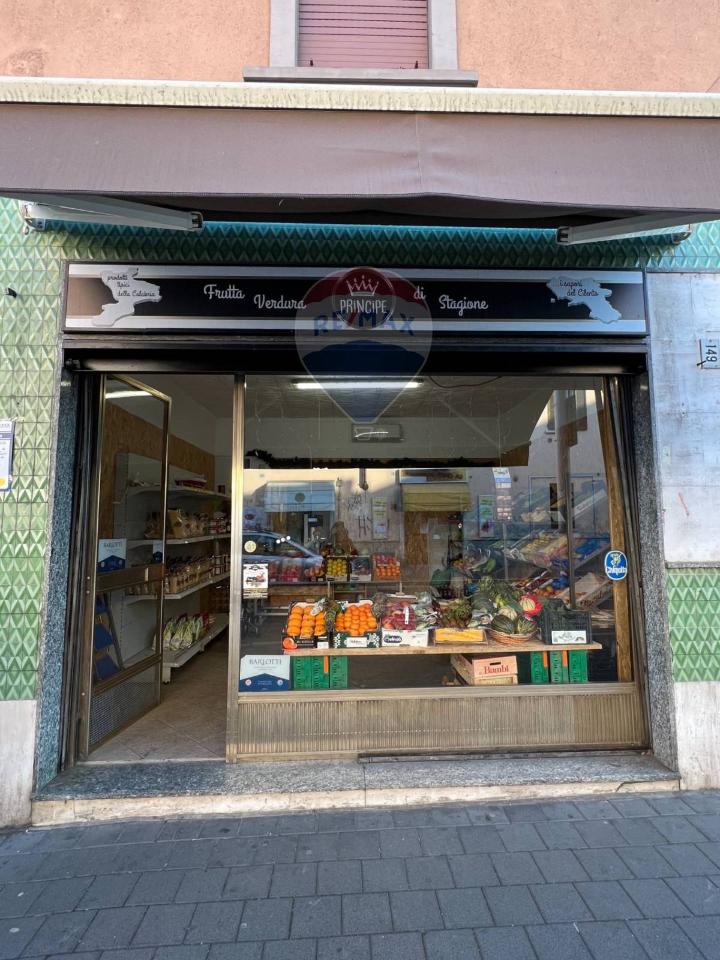 Esercizio commerciale in vendita a Pero