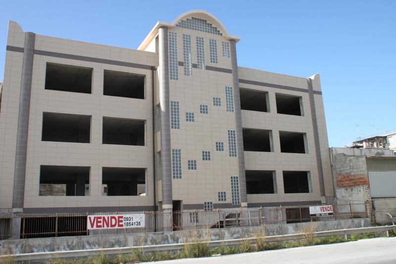 Palazzina commerciale in vendita a Priolo Gargallo