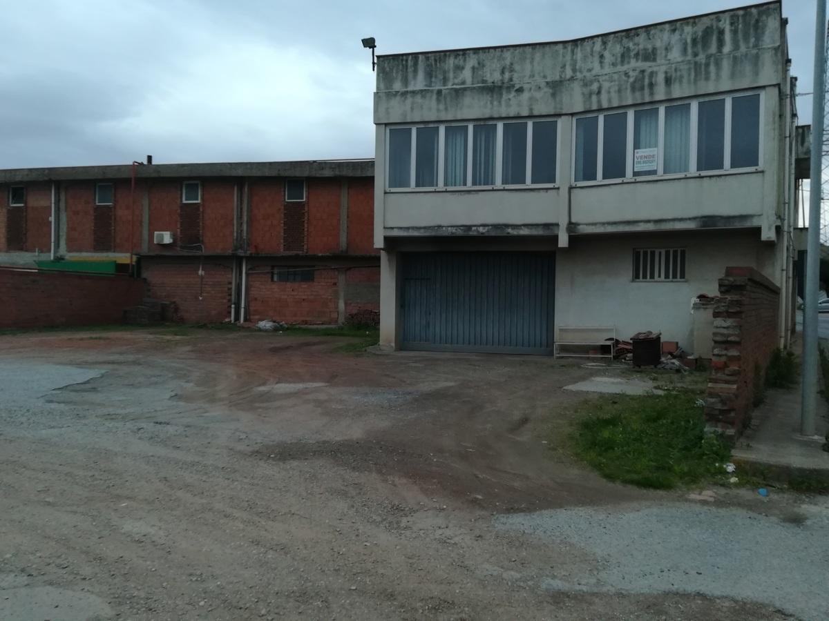 Capannone in vendita a Valdina