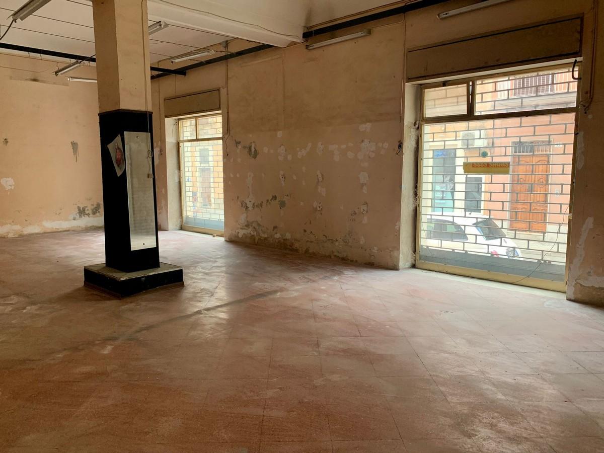 Esercizio commerciale in affitto a Avola
