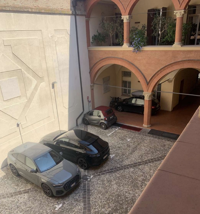Posto auto in vendita a Bologna