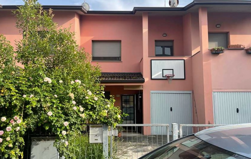 Casa colonica in vendita a Baricella