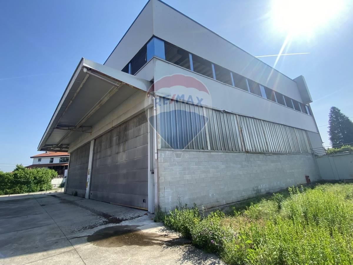 Capannone in vendita a Lazzate