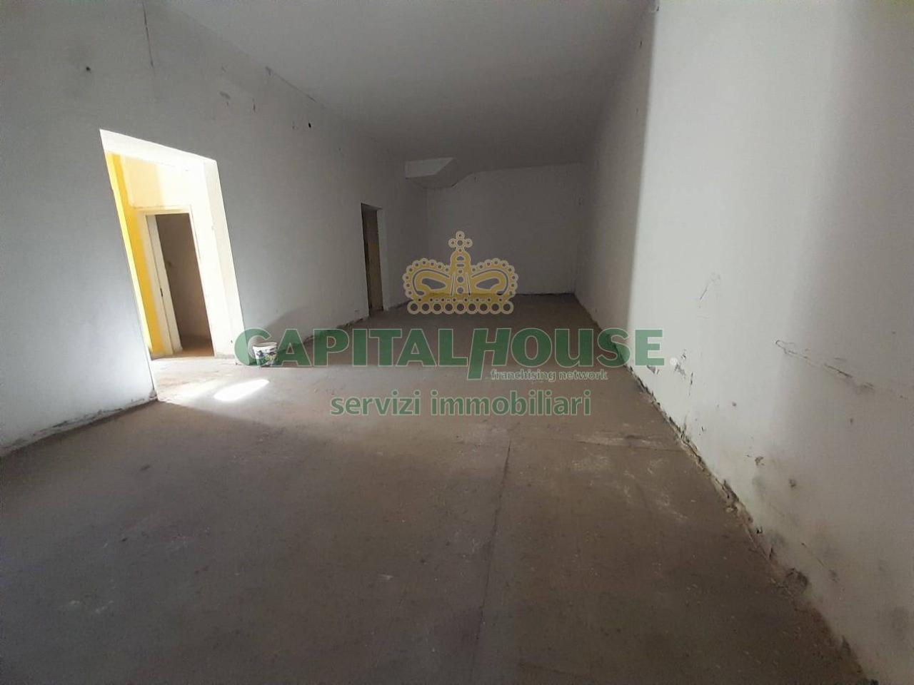 Locale commerciale in affitto a Caserta