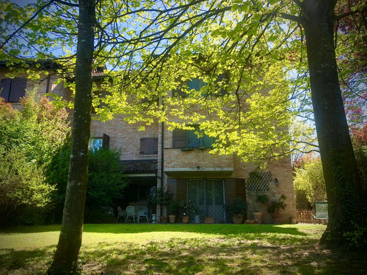 Porzione di villa in vendita a Modena