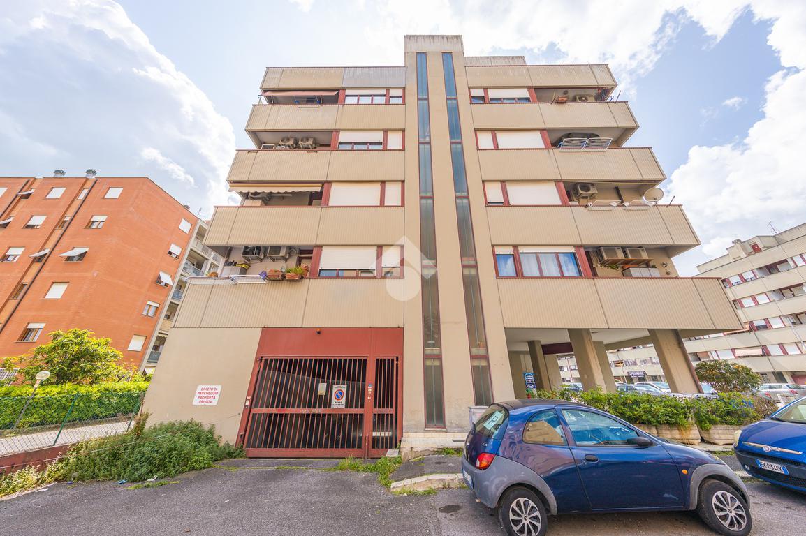 Box in vendita a Guidonia Montecelio