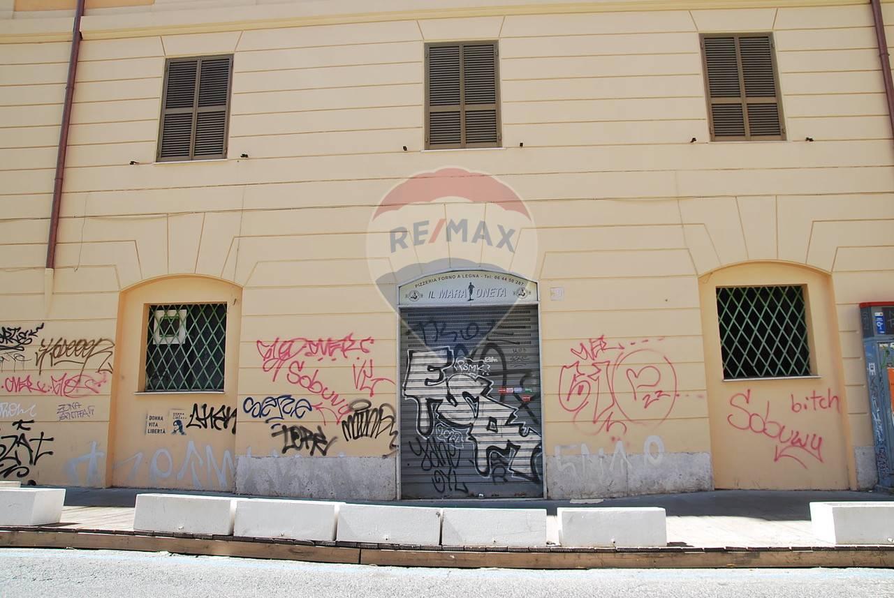 Esercizio commerciale in affitto a Roma