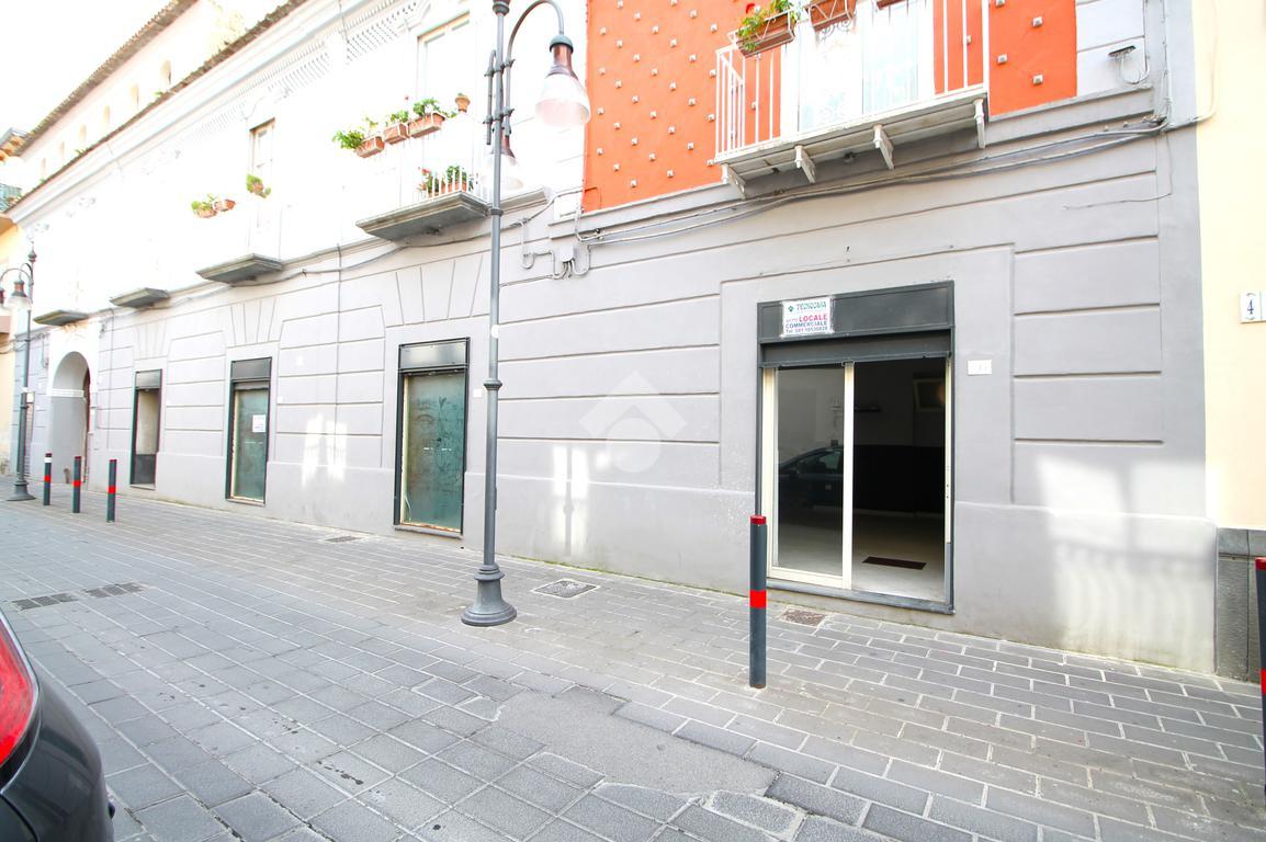 Negozio in affitto a Trentola Ducenta