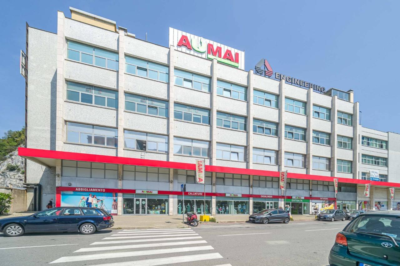 Capannone in vendita a Genova