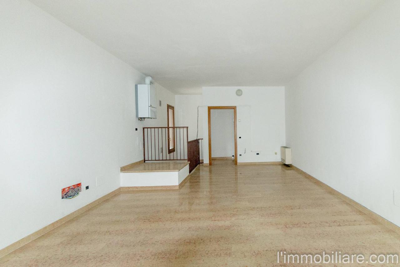 Negozio in vendita a Verona